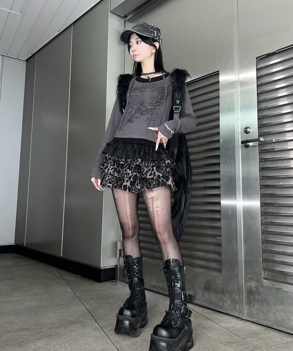 VIVI / 153cm – pressing