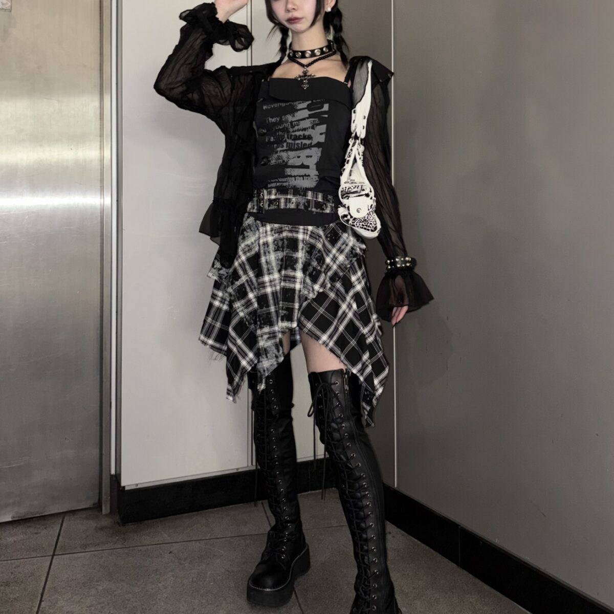 VIVI / 153cm – pressing